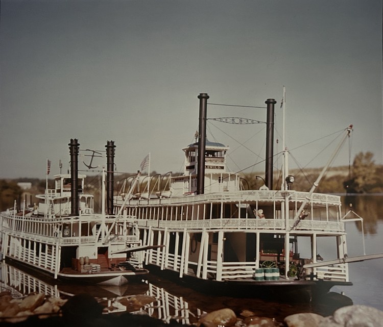 CHAPERON Model – DER STEAMBOAT MUELLER